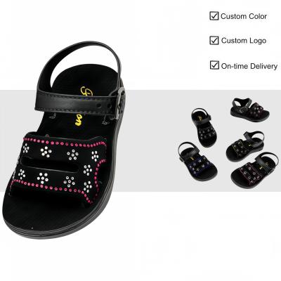 China PVC Kids Sandals with Floral Rhinestone Design, Non-slip Wear-resistant Outdoor Beach Shoes for Children for sale