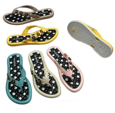 China PVC Women Flower Decor Checkered Sole Flip Flops for sale