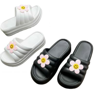 China EVA Platform Slides with Smiley Flower Design - Lightweight, Non-Slip, and Stylish for sale