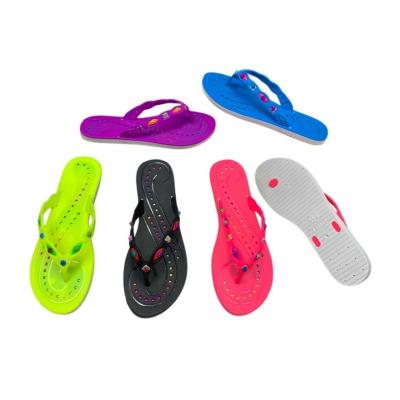 China PVC Women Jelly Thongs With Teardrop Gemstone Accent And Dotted Pattern Design for sale