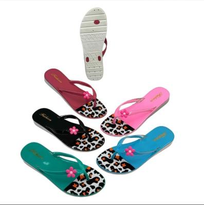 China PVC Women Leopard Print Color Block Sole Thongs With 3D Flower Accent for sale
