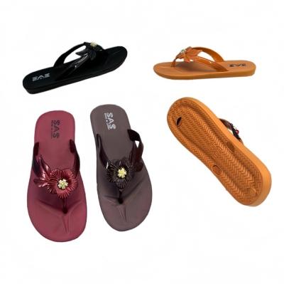 China EVA Women Solid Color Flip Flops With 3D Flower Accent And Brand Mark for sale