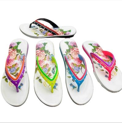 China EVA Women Floral Print Flip Flops With Colorful Rivet Strap for sale