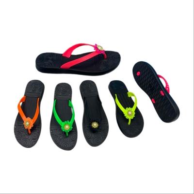 China EVA Women Black Insole Flip Flops With Neon Strap And Flower Ornament for sale