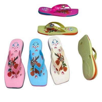 China EVA Women Rose Heart Print Flip Flops With Metal Heart Decoration for sale