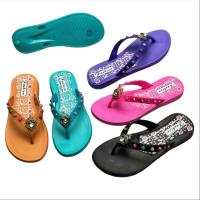 China EVA Women Floral Print Flip Flops With Rhinestone Crown Decoration for sale