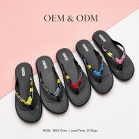 China Honeycomb Outsole Flip Flops with Flower Print Strap | Source Factory Supply for sale