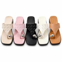 China Metal Stud Flip Flops with Double Ball Ornament | Source Factory Supply for sale