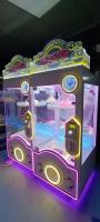 China Coin Operated Clip Claw Coin Prize Machine Game Gift Vending OEM for sale