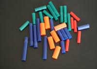 China Plastic Wall Anchor Plug Screw 10x32mm 100pcs per Bag Durable Fastener for sale