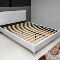 China Modern Minimalist White Upholstered Metal-Leg Solid Wood Slat Chinese-Made Double Bed for sale