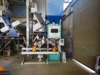 China Electronic Quantitative Packaging Scale For Rice White Sugar Feed Plastic Granules for sale