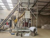 China Peanuts Pet Food Animal Feed Packing Machine DCS-50E2-Z for sale