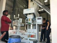 China Small Semi Automatic Wheat Powder Packing Machine 15kg SS304 AC380V for sale