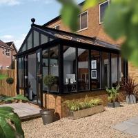 China 1.4mm Small Sunroom Aluminum Frame Prefabricated Glass House for sale
