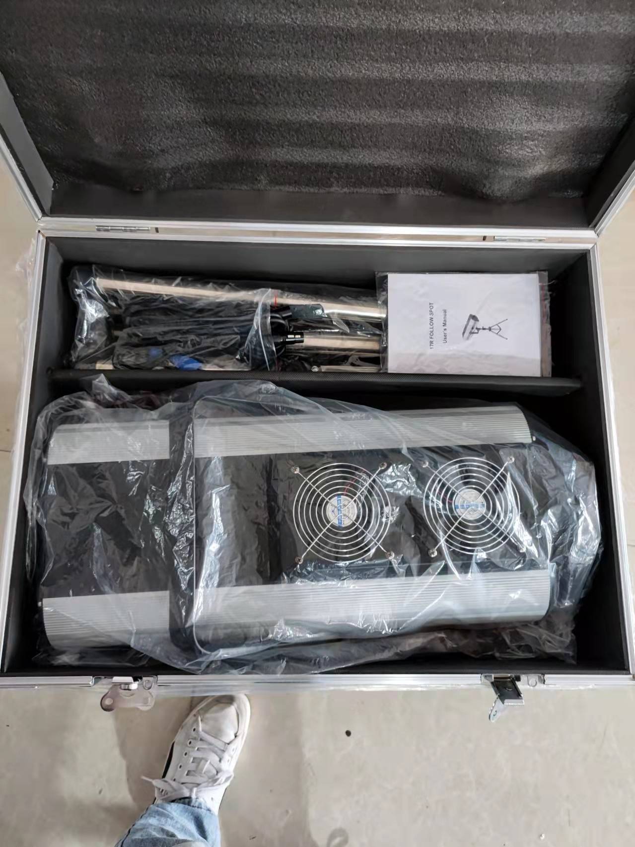 350W 17R follow light