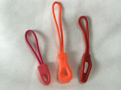 China Lockable Rubber Zipper Pulls with 3mm Hole Tab - Custom Logo Options & 500pcs MOQ for sale