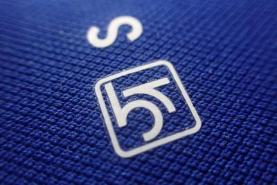 China Custom Silk Screen Printing Heat Transfer Patches for Football Wear 40°C Washable for sale