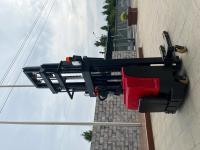 China Electric stacker truck pallet lift stacker capacity 1000/1500/2000kg full electric forklift in warehouse for sale