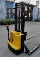 China Extremely safe and stable stacker 1.6ton 3.5m 4m Full Electric walkie Stacker with straddle legs and forged fork for sale