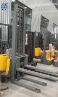 China lithium battery 1.5t Semi Electric Pallet Stacker with lifting height of 1.6m for sale