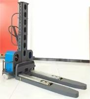 China 1.5t 1.3m Semi electric portable stacker Self-boarding forklift for loading and unloading for sale