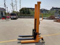 China Garment Shops 1T 3T 1.6 Meters Hand Lift Stacker Height Truck Manual for sale