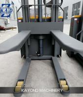China 1500kg 1.5 Ton 3m 3000mm Walking Electric Stacker With CE Certificate For Labor Saving for sale