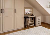 China CUSTOM OEM & ODM COMMERCIAL HOTEL FURNITURE: SOLID WOOD FRAME WARDROBE & HIGH‑END BAR STOOLS. PERFECT FOR HOTELS, VILLAS, RESORTS, BARS AND RESTAURANTS. DURABLE WOODEN FURNITURE WITH PERSONALIZED for sale