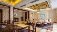 China OEM/ODM Customized Luxury Commercial Furniture Collection with Solid Wood for Hotel, Villa, Resort, Apartment, Bar and Restaurant for sale