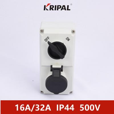China IP44 32A 4 Pole Mechanical Interlock Switch Socket IEC Standard for sale
