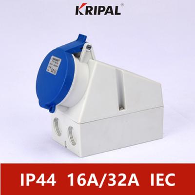 China 220V Single Phase 16Amp IP44 Industrial Receptacle IEC Standard for sale