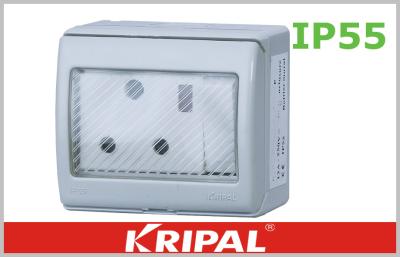 China South Africa Outdoor Plug Socket / 15 Amp Round Pin Socket 250V for sale