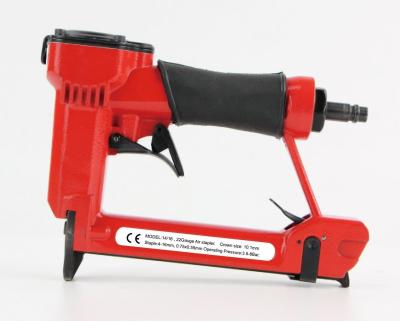 China 22 Gauge Fine Crown Air Pneumatic Staple Gun 1/4 to 5/8 Inch for Furniture Manufacturing for sale