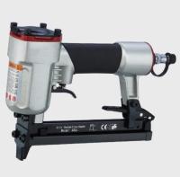 China 20 Gauge Fine Crown Pneumatic Furniture Staple Gun 422J 60-100psi Semi-Automatic for sale