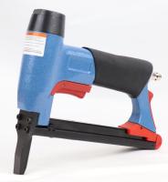 China Pneumatic Long Nose Staple Gun 22 Gauge for Upholstery Furniture 7116L 60-100psi for sale
