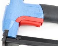 China Pneumatic Long Nose Staple Gun 22 Gauge for Upholstery Furniture 7116L 60-100psi for sale