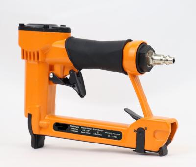 China 22 Gauge Fine Crown Pneumatic Stapler 7116 Short Nose 1/4 to 5/8 Inch Staple Gun for sale