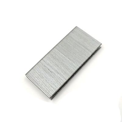 China 16 Gauge 7/16 Medium Crown Air Staple N25 Pneumatic Staple 1.40mm Thickness for sale