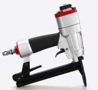 China Heavy Duty 22 Gauge Fine Crown Air Pneumatic Staple Gun 7116 Long Nose for Furniture Upholstery for sale