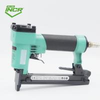 China Pneumatic Staple Gun 21 Gauge Fine Crown Air Stapler 8016 for Furniture Decoration 60-100PSI for sale