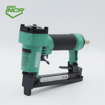 China Pneumatic Staple Gun 21 Gauge Fine Crown Air Stapler 8016 for Furniture Decoration 60-100PSI for sale