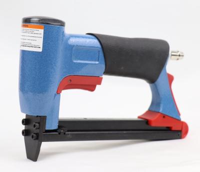 China 21 Gauge Fine Crown Air Stapler 8016 Short Nose Staple Gun 60-100psi for sale