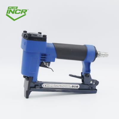 China 22 Gauge Fine Crown Air Pneumatic Staple Gun 7116 for Furniture Decoration 60-100 PSI for sale