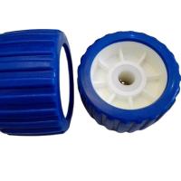 China Wobble Roller Boat Trailer Parts Blue Ribbed Roller With 30mm Bore for sale