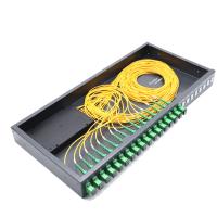 China 1x16 Black Rack Mount Fiber Optic PLC Splitter 1260-1650nm Low Insertion Loss for sale