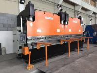 China Hydraulic CNC Tandem 200 Ton Press Brake 3200mm x 6400mm Capacity with DELEM Control Systems for sale