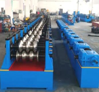China Three Waves 2.5-3.0mm Guardrail Roll Forming Machine with 20.7KW Power and 10m/min Production Speed for sale