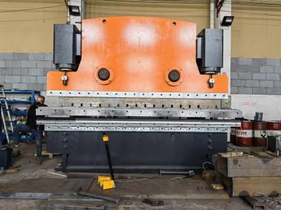 China 6000 KN CNC Press Brake Machine 5mm/s Bending Speed 2200-7000mm Plate Length for sale