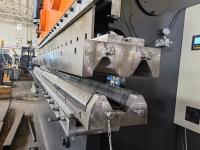 China CNC Press Brake Machine 4000mm Worktable 400KN Pressure for Guardrail Manufacturing for sale